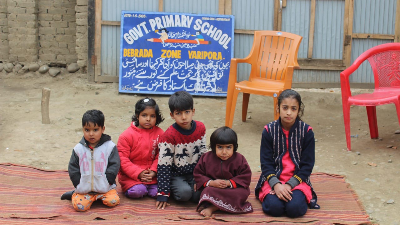 Amid cold Students forced to study in open sky as Kulgam school still ...